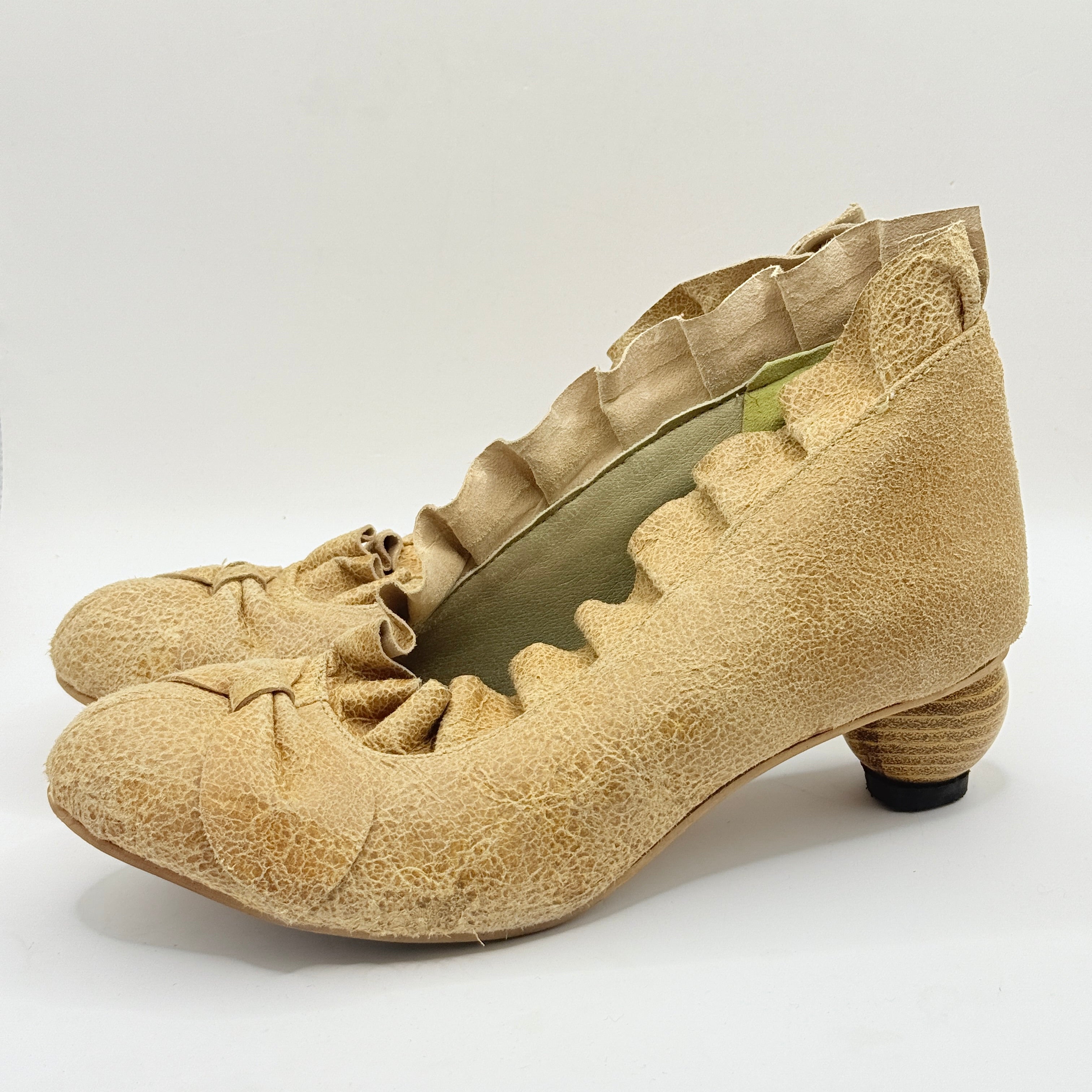 Des Sert Ruffled Leather Sculptural Heels - 24cm Sole – The Value Junction