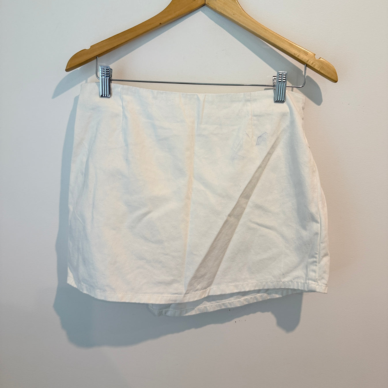 Glassons White Mini Skirt - Size 10 – The Value Junction