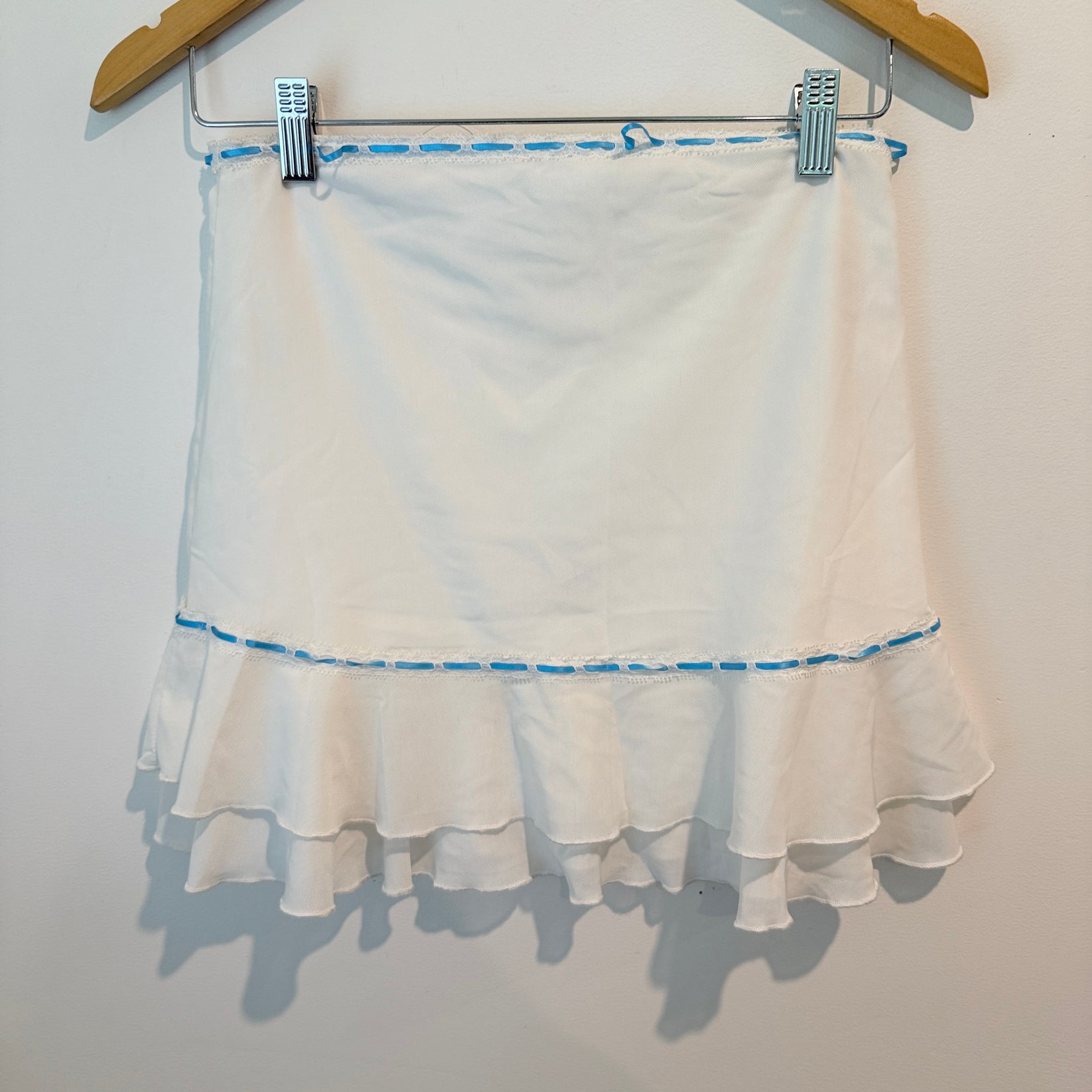 Glassons White Ruffle Mini Skirt – Size M – The Value Junction