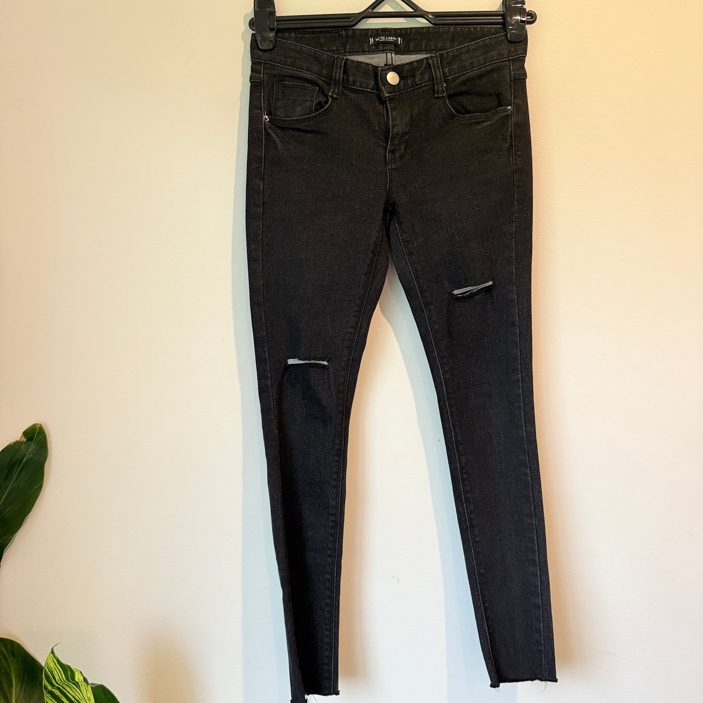 We're Labor Size 25 Black Frayed Skinny Jeans (67cm Waist) – The Value ...